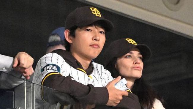 Song Joong Ki dan Katy Louise Saunders Sambut Kelahiran Anak Kedua