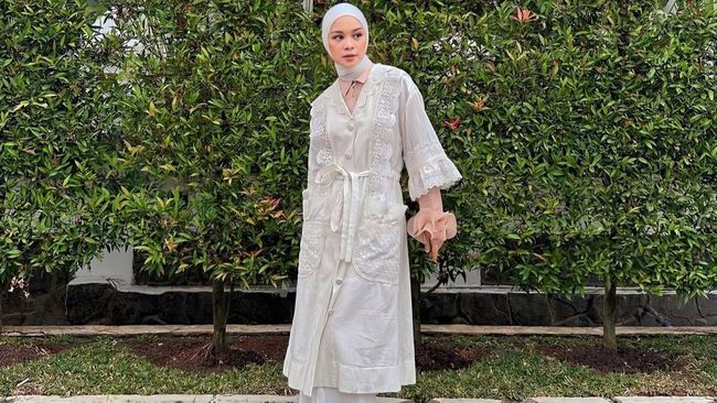 Selain Gamis, 5 Inspirasi OOTD Unik Lebaran Para Seleb Ini Nyaman Buat ...