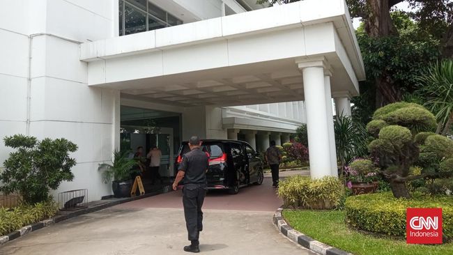 Ketua TKN Prabowo Rosan Roeslani Sambangi Kantor Setneg Ketua TKN Prabowo Rosan Roeslani Sambangi Kantor Setneg