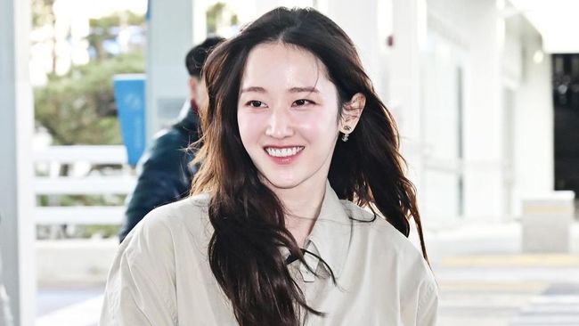 Potret Airport Fashion Jeon Jong Seo, Bintang Drama Korea Wedding Impossible - Foto 1