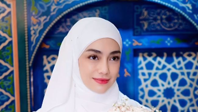 Begini Penjelasan Celine Evangelista soal Penampilan Lebih Tertutup