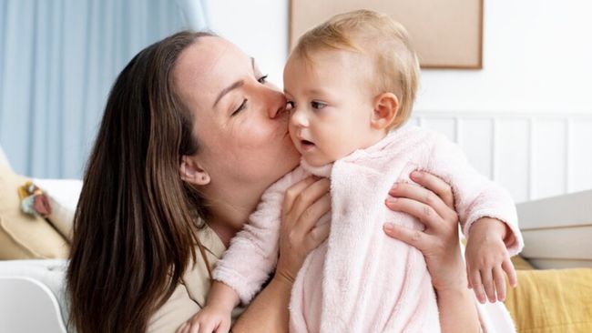 Setop Sentuh dan Cium Bayi Sembarangan saat Lebaran, Ini 5 Bahayanya!