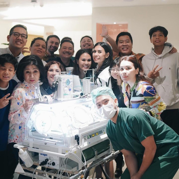 5 Potret Jessica Mila Melahirkan Anak Pertama, Ramai Didampingi ... 5 Potret Jessica Mila Melahirkan Anak Pertama, Ramai Didampingi ...