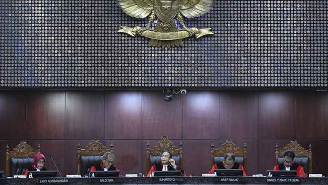 Politik Kooptasi Dpr Lewat Revisi Uu Mk Politik Kooptasi Dpr Lewat Revisi Uu Mk