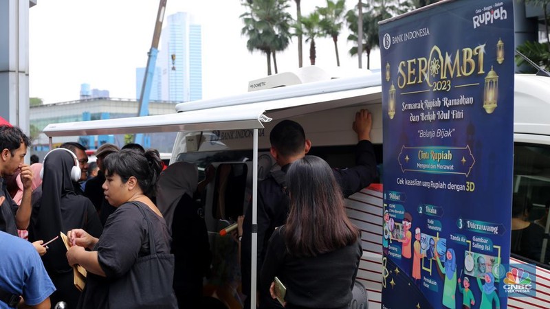 Suasana Penukaran Uang Kas Keliling BI, Simak Jadwal & Tata Caranya!