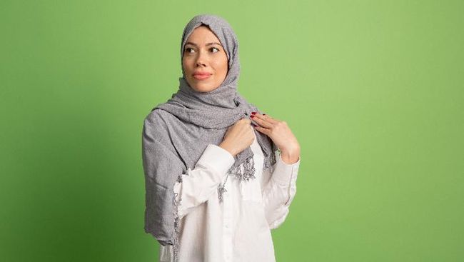 5 Tutorial Hijab Menutup Dada saat Lebaran, Elegan dan Tetap Modis!