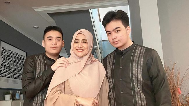 5 Potret Omar Dan Keanu Anak Kembar Cindy Fatikasari, Salah Satunya ...