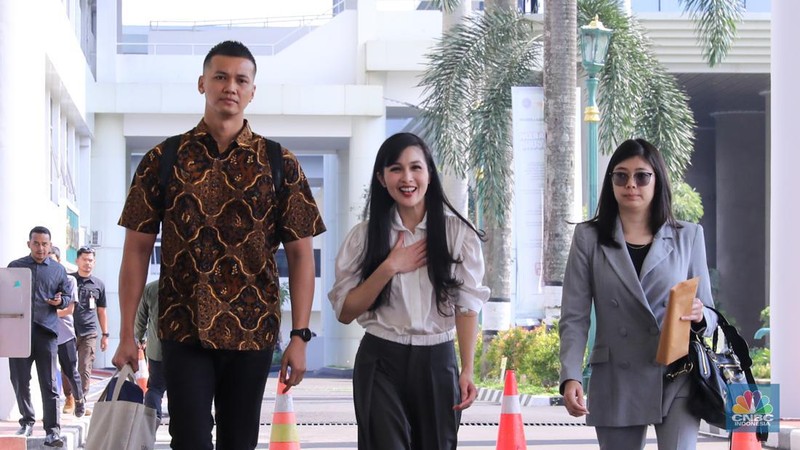 Detik-Detik Sandra Dewi Tiba di Kejaksaan, Jadi Saksi Korupsi Timah