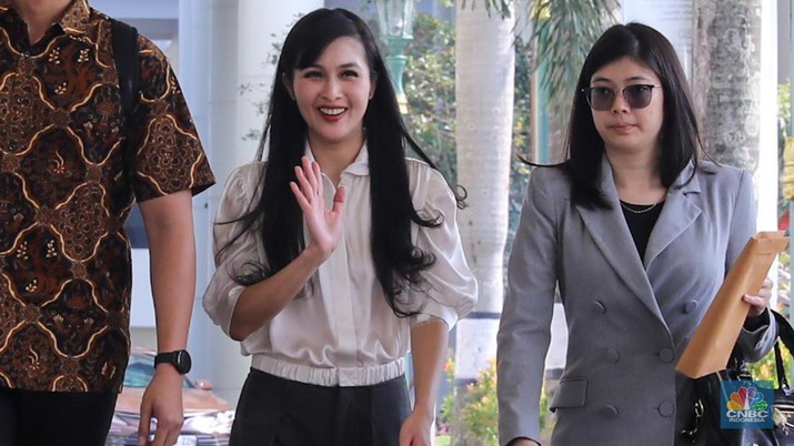 Sandra Dewi Minta Doa di Kejagung, Netizen Ramai Komentar Begini