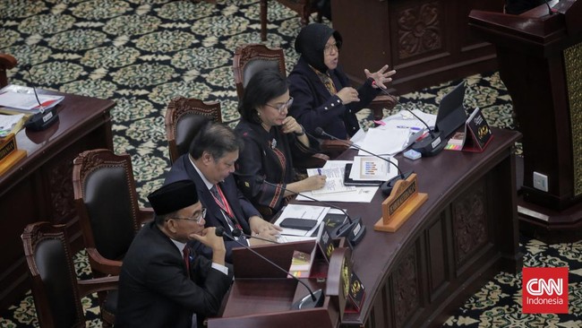 Muhadjir-Airlangga Ungkap Sumber Bansos yang Dibagikan Jokowi Muhadjir-Airlangga Ungkap Sumber Bansos yang Dibagikan Jokowi