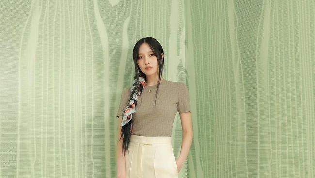 Unik dan Stylish, Simak 6 Cara Selebriti Korea Memakai Syal dengan Gaya ...