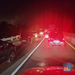 Km 95 Tol Tangerang-Merak Macet Panjang, Kendaraan Mengular