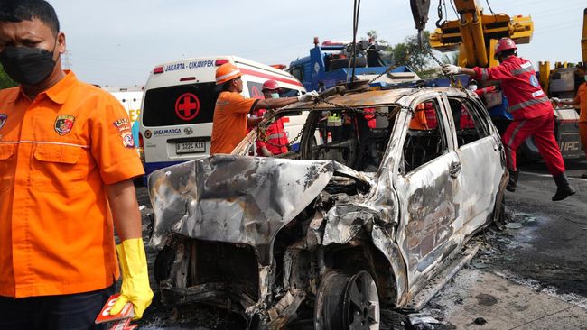 Fakta-fakta Kecelakaan Maut di KM 58 Tol Cikampek Fakta-fakta Kecelakaan Maut di KM 58 Tol Cikampek