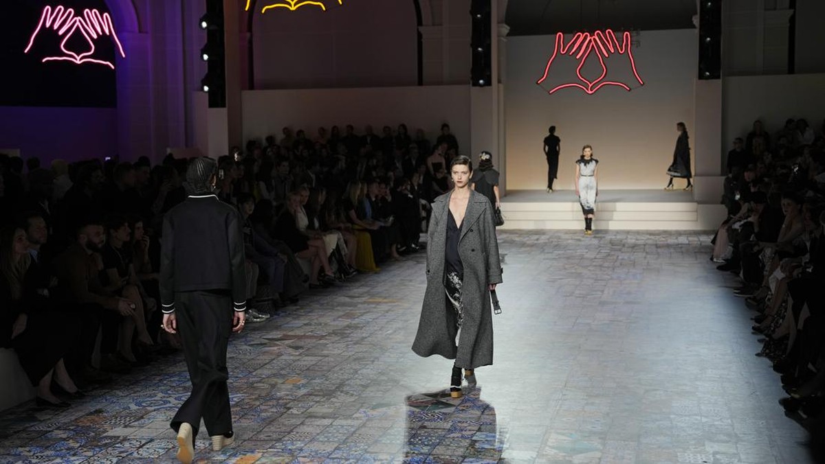 FOTO: Dior dan Gaya Androgini Marlene Dietrich yang Memukau