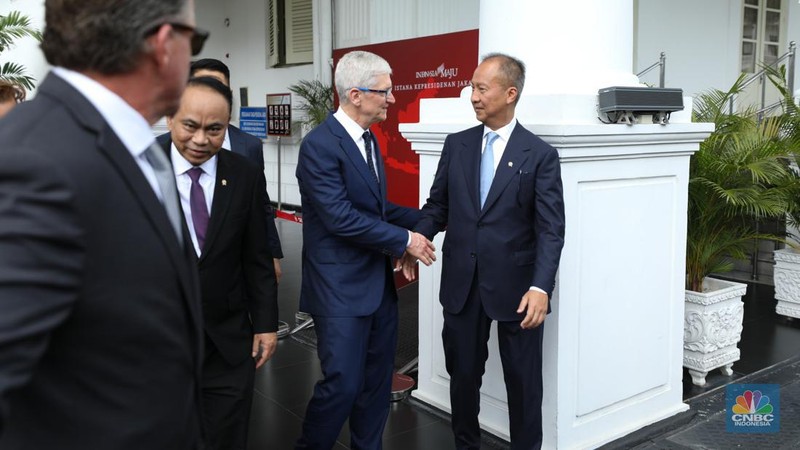 Fakta Penting di Balik Kunjungan CEO Apple Tim Cook ke Jokowi