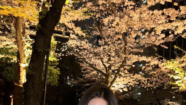 Potret Menawan Sederet Selebriti Korea yang Menikmati Keindahan Musim ...