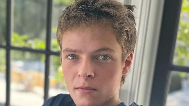 5 Potret Putra Chris Martin dan Gwyneth Paltrow yang Disebut Semakin ...