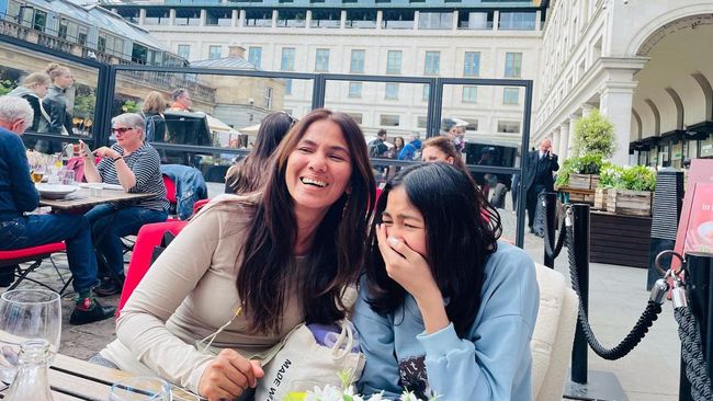 Sempat Tinggal di Belanda, Intip 7 Potret Nova Eliza & Sang Putri yang Tinggi Semampai - Foto 1