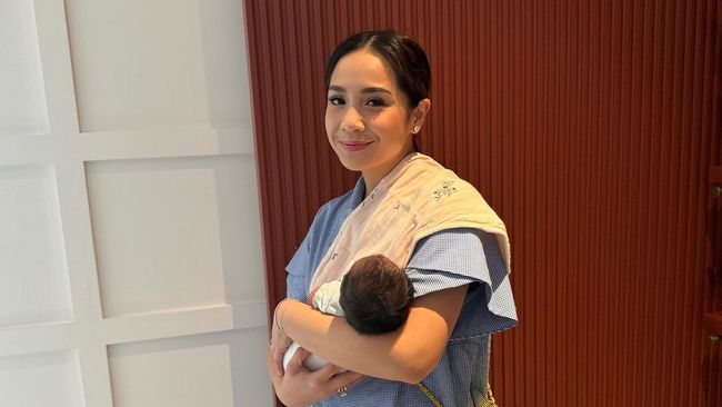 Asal Usul Bayi Lily yang Diadopsi Nagita Slavina & Raffi Ahmad Asal Usul Bayi Lily yang Diadopsi Nagita Slavina & Raffi Ahmad