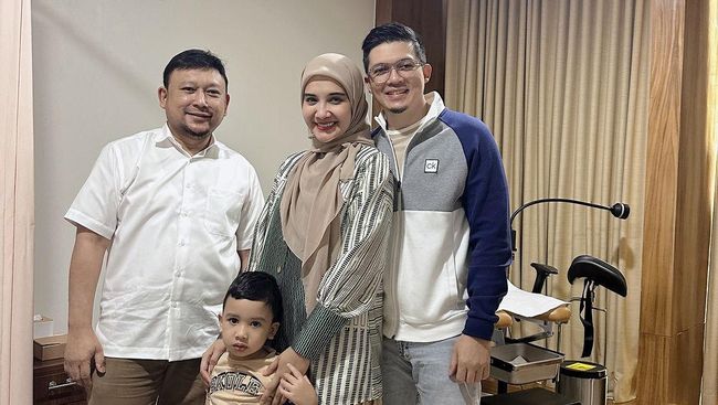 Kunjungi Dokter Kandungan, Zaskia Sungkar dan Irwansyah Didoakan Sukses ...