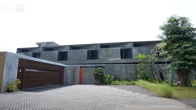 5 Potret Rumah Megah Dokter Tompi, Kamar Tidurnya Super Luas Bun - Foto 1