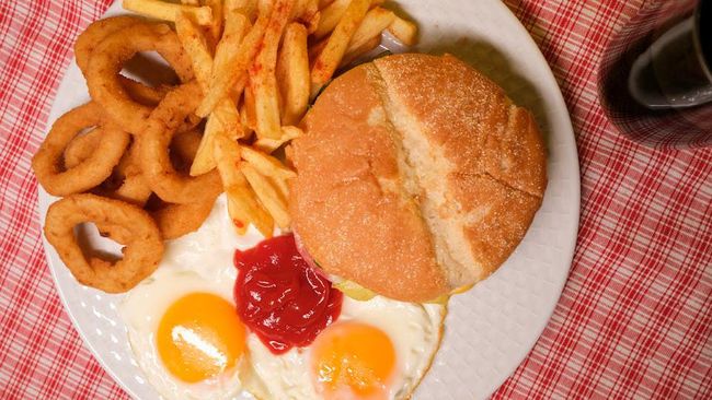 7 Makanan yang Dilarang di Berbagai Negara, Ada Susu hingga Saus Tomat!