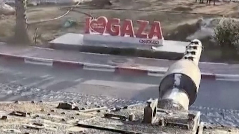 Tank-Tank Israel Kepung Rafah, Kibarkan Bendera-Buldoser 'I Love Gaza'