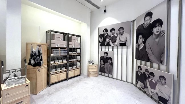 7 Potret BTS POP-UP: MONOCHROME di Gandaria City Jakarta - Foto 1
