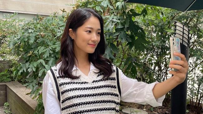 5 Inspirasi Outfit ala Kim Hye-yoon Pemain 'Lovely Runner', Chic dan ...