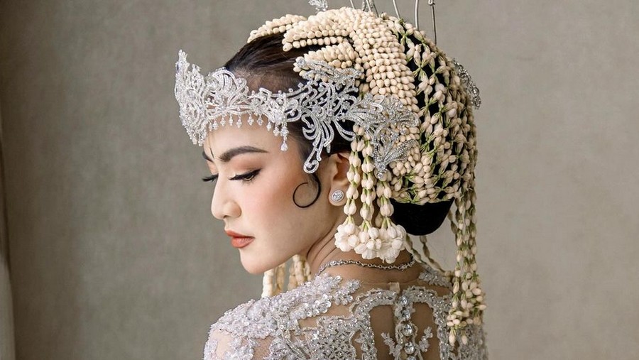 H-1 Akad Nikah, Gaun Pengantin Mahalini Terbakar gegara Hal ini