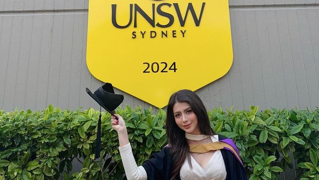 5 Potret Momen Wisuda Cindy May McGuire, Presenter & Putri Indonesia ...