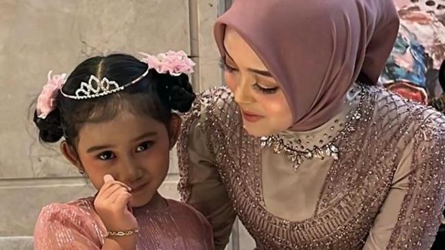 Orang Tua Asuh Bintang Bongkar Sikap Keluarga Sule Saat Ketemu Di Nikahan Iky