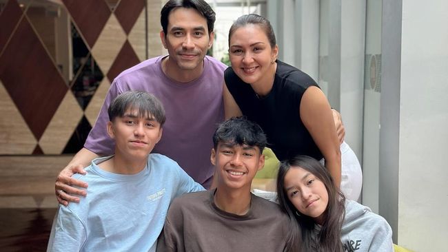 3 Th Terpisah, Donna Agnesia & Darius Bahagia Rayakan Ultah Anak Kedua ...