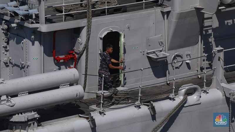 Banyak Kapal Perang Siaga di Pelabuhan Bali, Ada Apa?