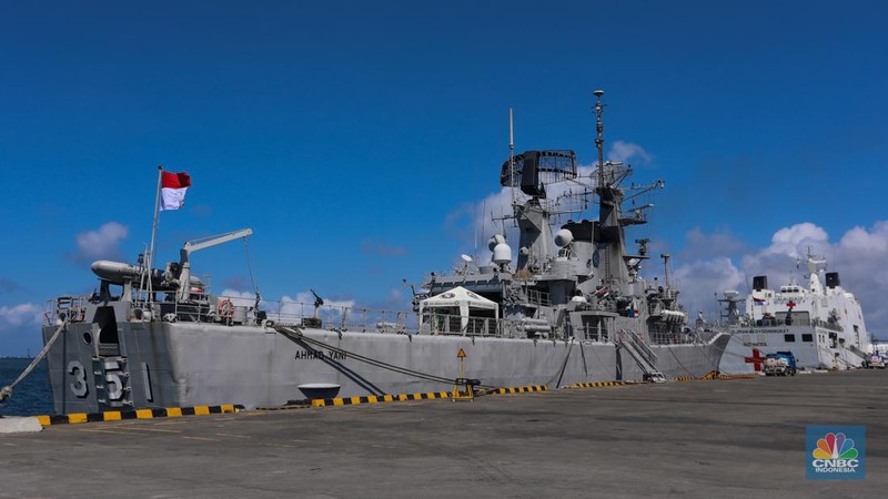 Banyak Kapal Perang Siaga di Pelabuhan Bali, Ada Apa?