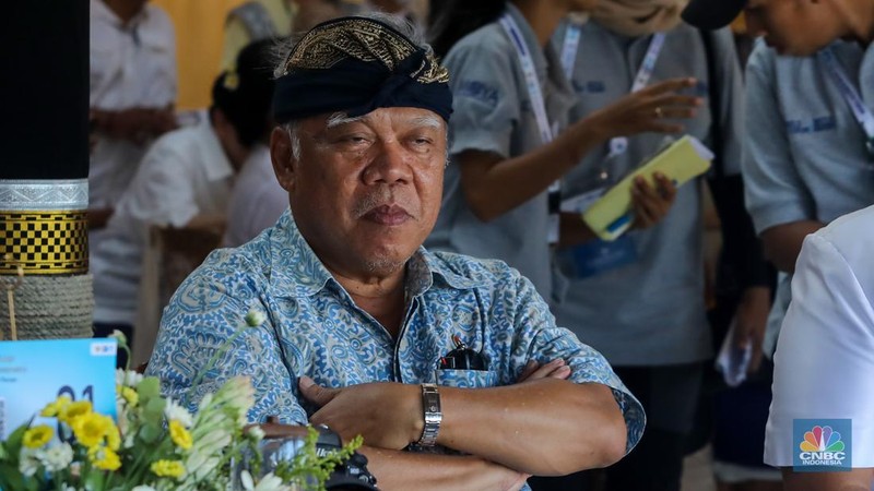 Aksi Menteri Basuki Jadi Fotografer-Pakai Udeng di World Water Forum