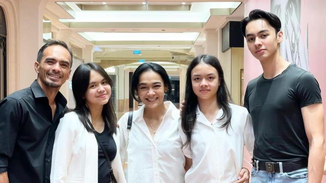 Jarang Tersorot, Ini 5 Potret Ananda Lontoh & Attar Syach Bersama ...