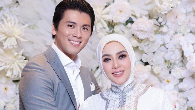 7 Potret Kehamilan Pertama Syahrini di Usia 43 Tahun, Banjir Ucapan Selamat dari Sahabat - Foto 1