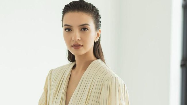 5 Aturan "Berkelas" dalam Berpakaian, Begini Cara Seleb Mix-and-Match ...