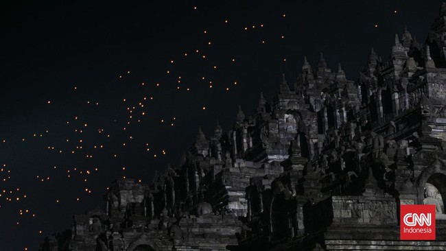 FOTO: Pelepasan Lampion Warnai Perayaan Waisak 2024 di Candi Borobudur