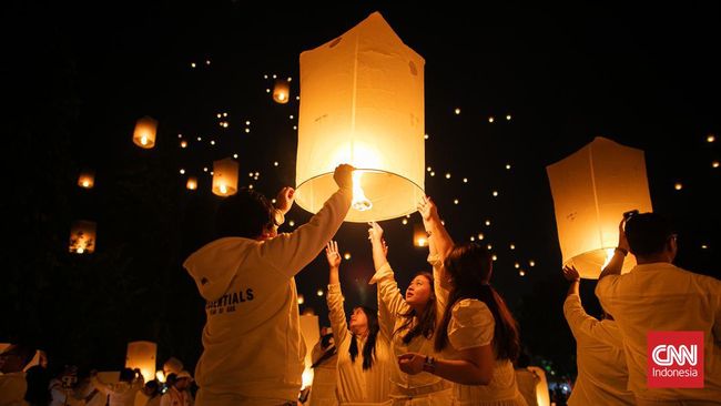FOTO: Pelepasan Lampion Warnai Perayaan Waisak 2024 di Candi Borobudur