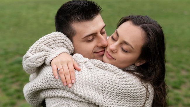 7 Jenis Pelukan dan Maknanya, Kamu Paling Suka yang Mana?