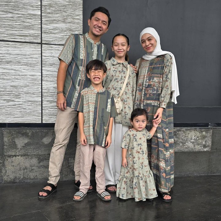 7 Potret Harmonis Dian Ayu Lestari dan Omesh 12 Tahun Menikah, Jauh ... 7 Potret Harmonis Dian Ayu Lestari dan Omesh 12 Tahun Menikah, Jauh ...