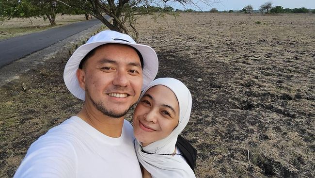 7 Potret Harmonis Dian Ayu Lestari dan Omesh 12 Tahun Menikah, Jauh dari Gosip Miring - Foto 1