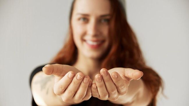 Buat Makin Pede, Lakukan Cara Ini untuk Mencerahkan Ruas Jari Gelap