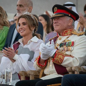 Intip Deretan Gaya Putri Kerajaan dengan Dress Biru di Pernikahan ...