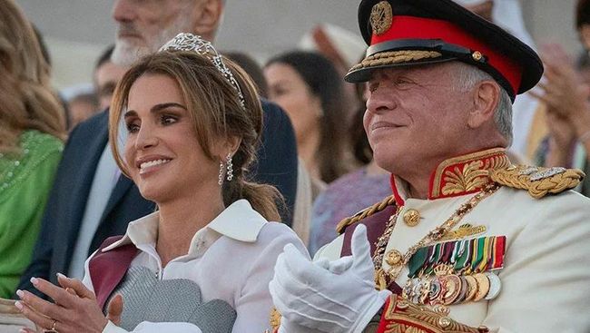Beda Gaya Ratu Rania dan Putri Rajwa Al Hussein di Silver Jubilee ...