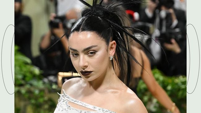 Charli xcx Rilis Deluxe Version dari brat dengan Tiga Tambahan Lagu