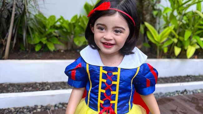 7 Potret Cantik Guzelim Putri Ali Syakieb Jadi Princess hingga Boo ...