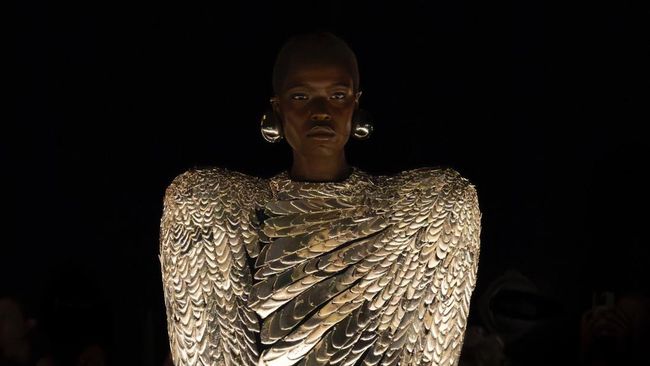 Hal Menarik dari Schiaparelli Haute Couture Fall/Winter 2024